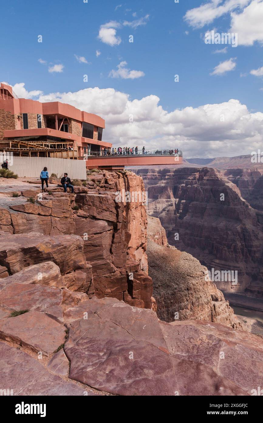 Skywalk bridge grand canyon hi-res stock photography and images - Alamy