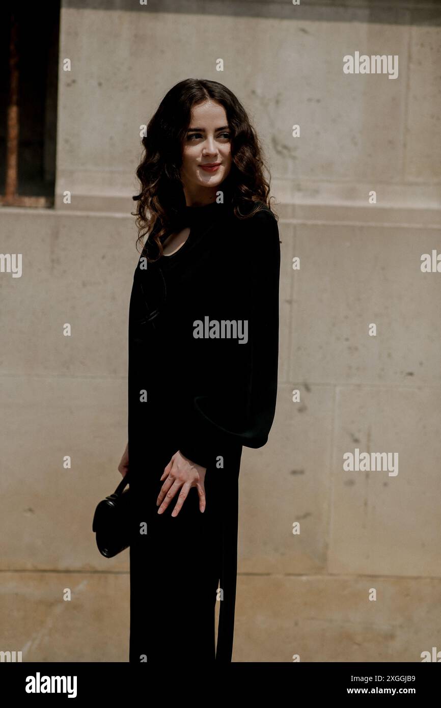 Street style, Lou Gala arriving at Elie Saab Fall Winter 2024-2025 ...