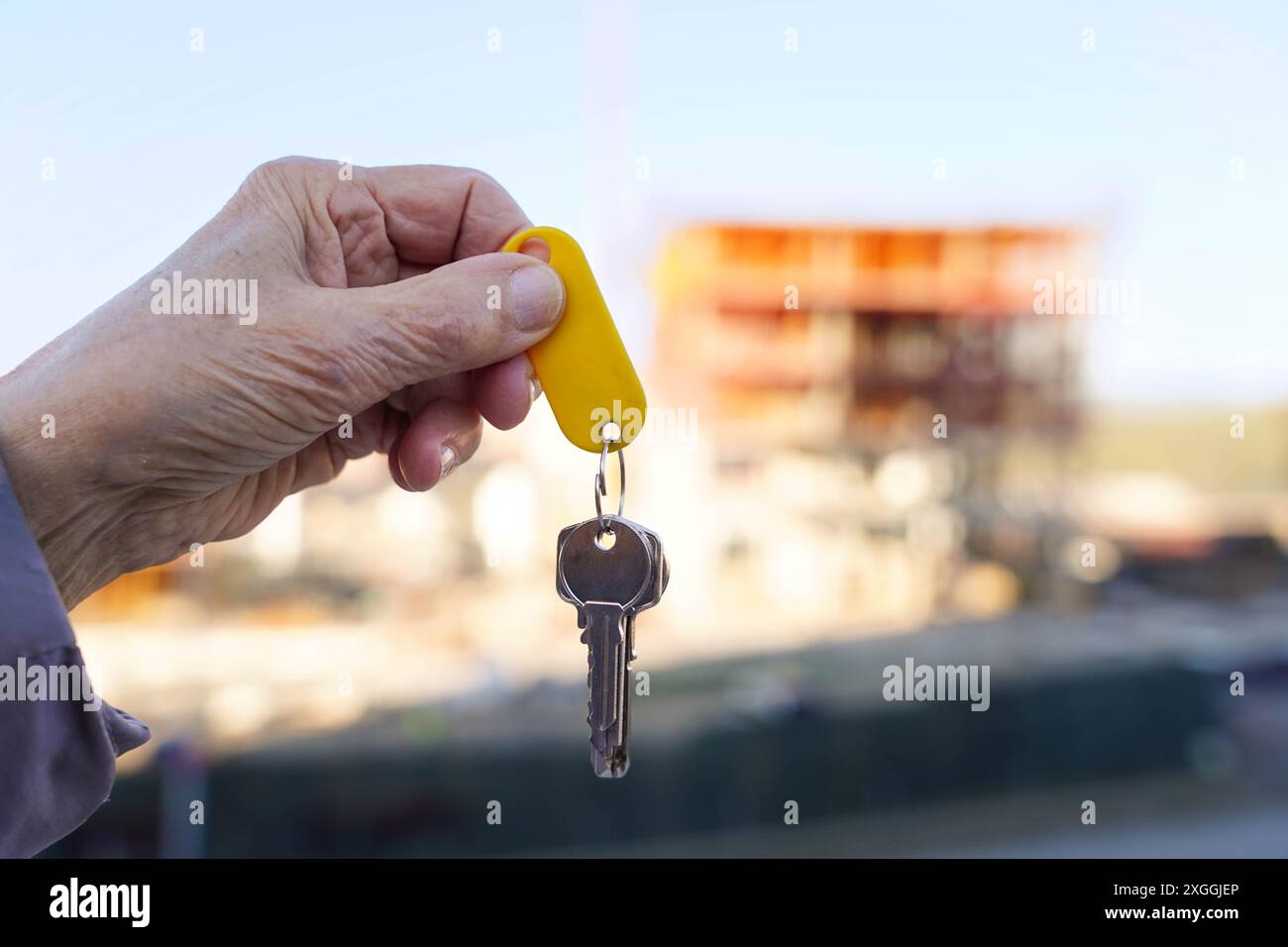 Person holding keys house hi-res stock photography and images - Alamy