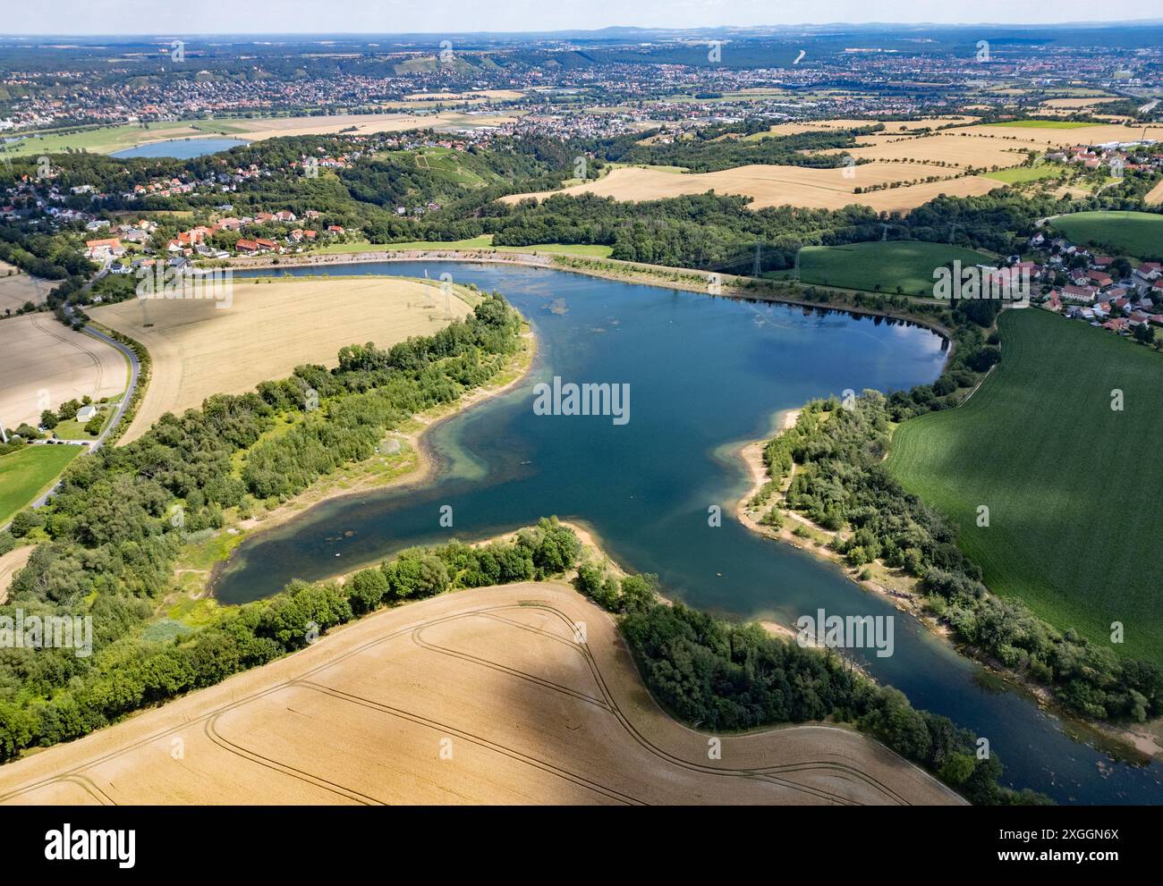 09 July 2024, Saxony, Dresden: Sunny view of the Oberwartha reservoir ...