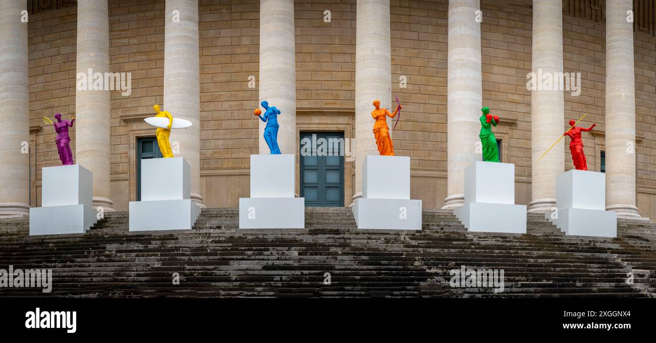Paris olympics 2024 statues hi-res stock photography and images - Alamy