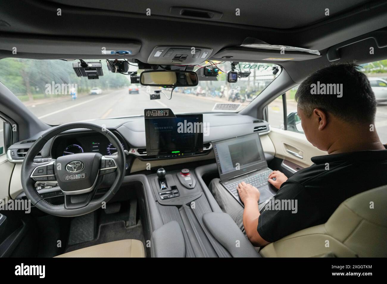 (240709) -- BEIJING, July 9, 2024 (Xinhua) -- Wang Wei conducts road ...