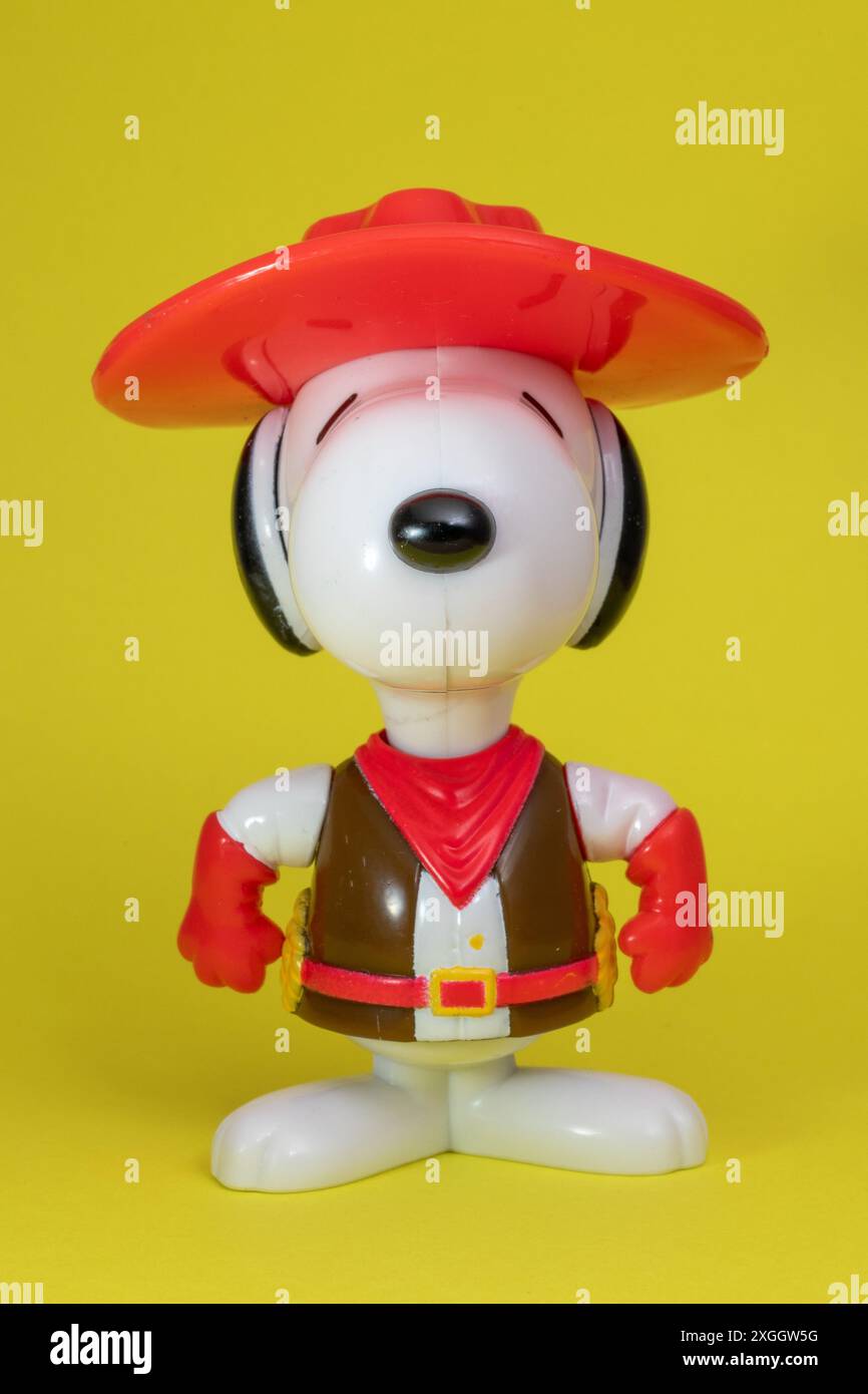Snoopy cartoon character hi-res stock photography and images - Alamy