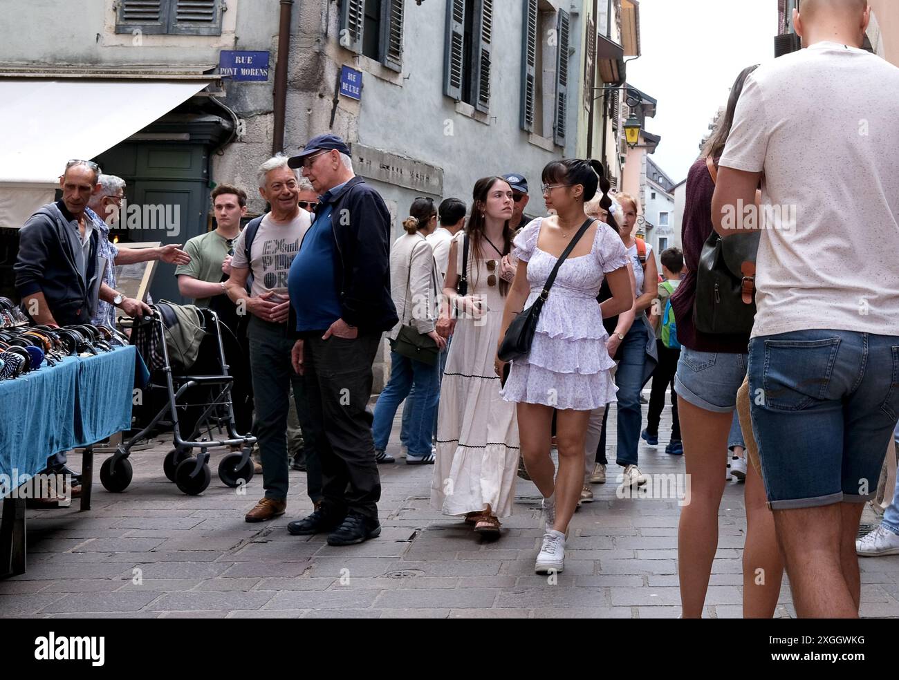 Europe street market busy hi-res stock photography and images - Alamy