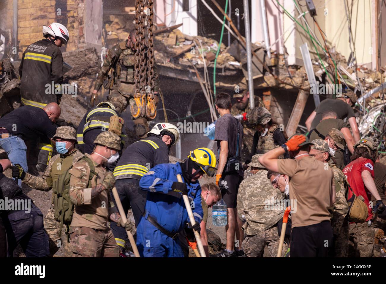 Ukraine war rubble children hi-res stock photography and images - Alamy