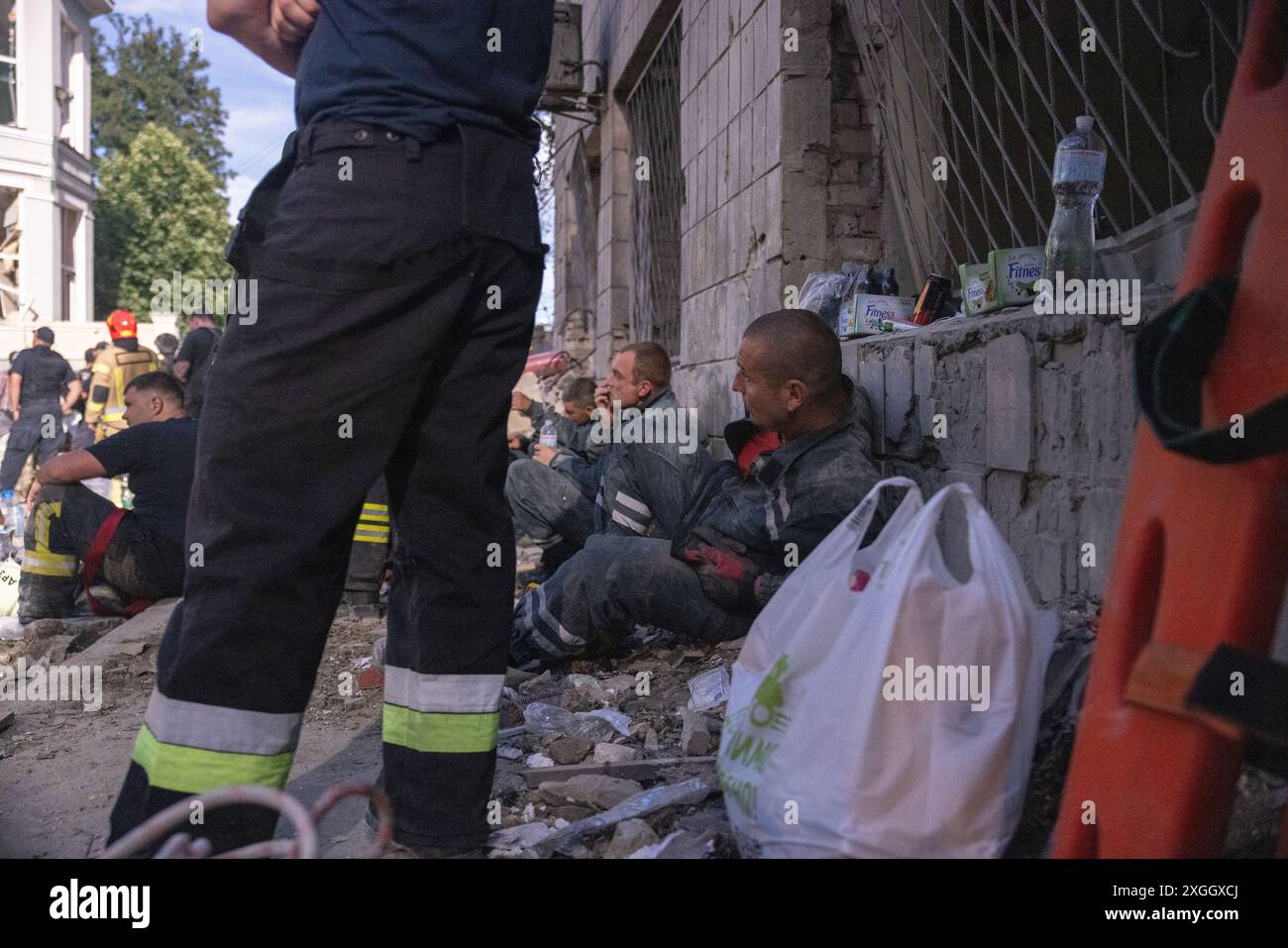 Ukraine rescue workers hi-res stock photography and images - Alamy