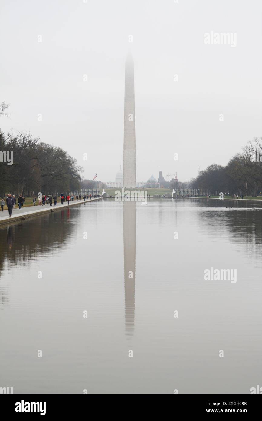 National mall fog hi-res stock photography and images - Alamy