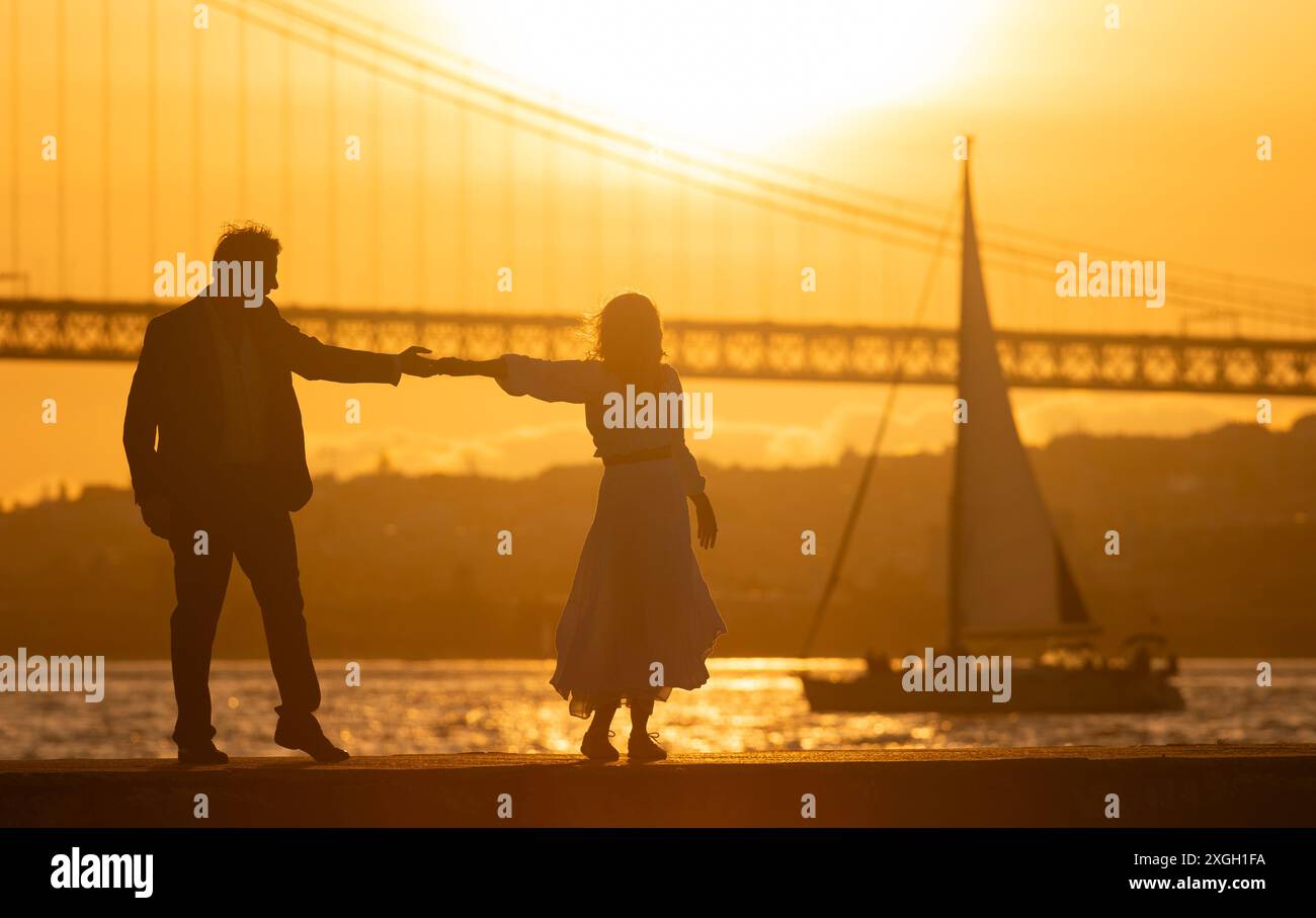 Black woman dancing on bridge hi-res stock photography and images - Alamy