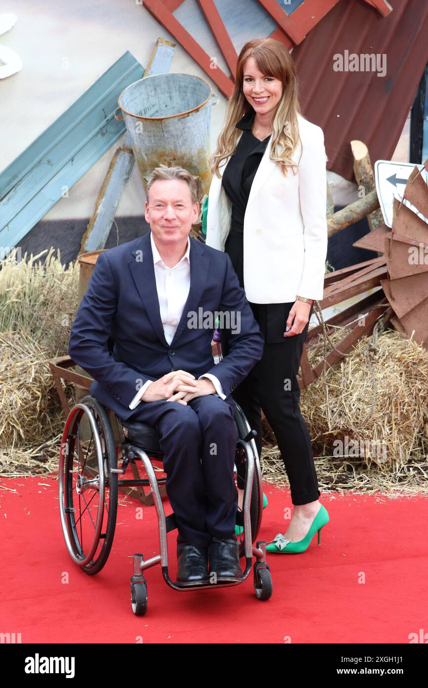 Elizabeth rizzini and frank gardner hi-res stock photography and images ...