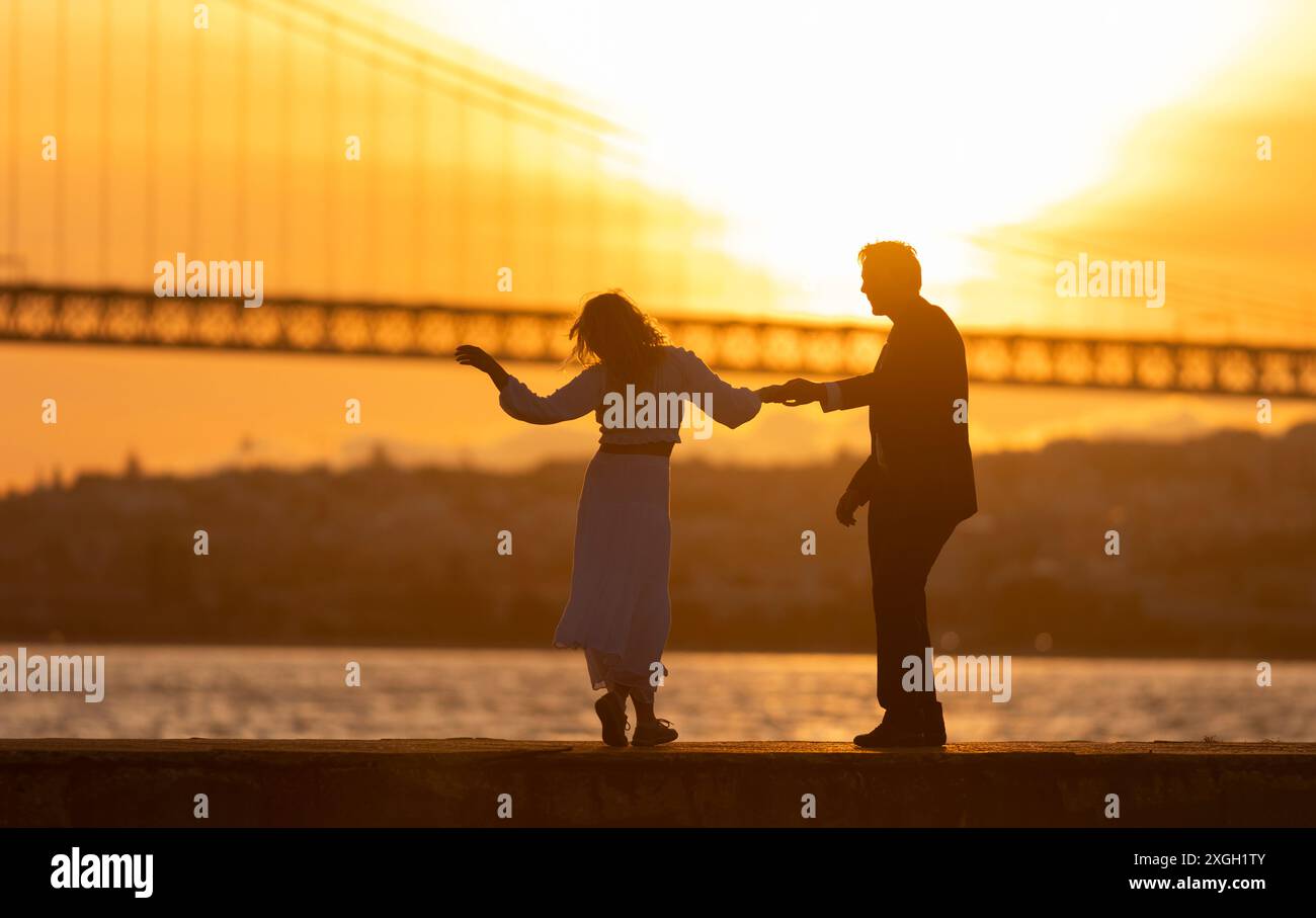 Sweet summer friends dancing hi-res stock photography and images - Alamy