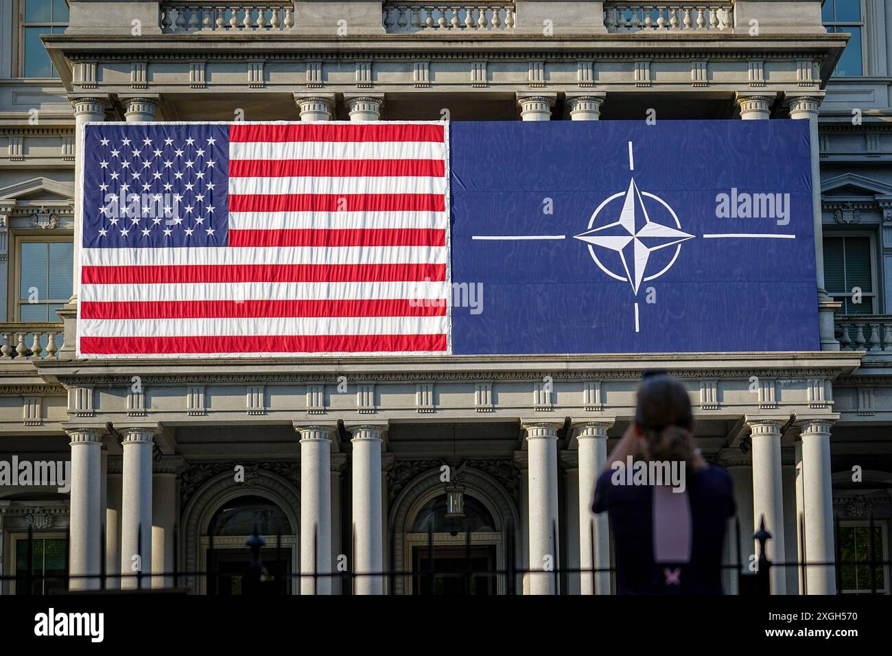 Washington, USA. 09th July, 2024. A passer-by takes an early morning ...