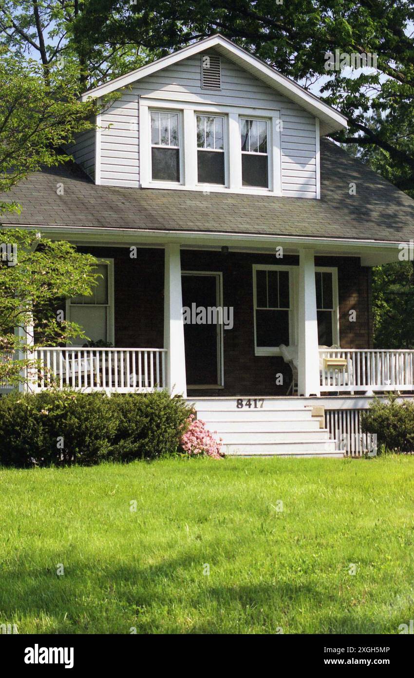 Exterior house 1980s construction hi-res stock photography and images ...
