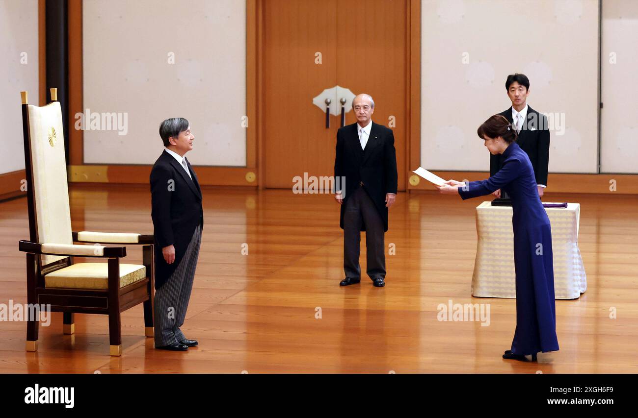 Japanese Emperor Naruhito gives Naomi Unemoto a certification as Japan ...