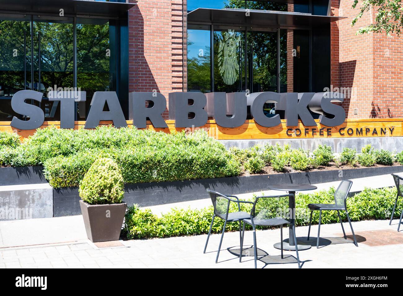 Starbucks logo wordmark hi-res stock photography and images - Alamy