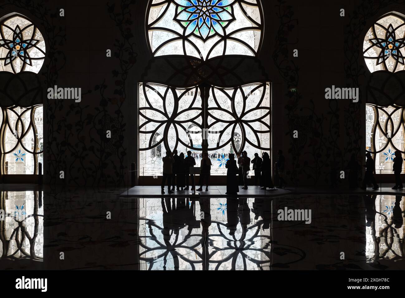 Shadow patterns inside mosque hi-res stock photography and images - Alamy