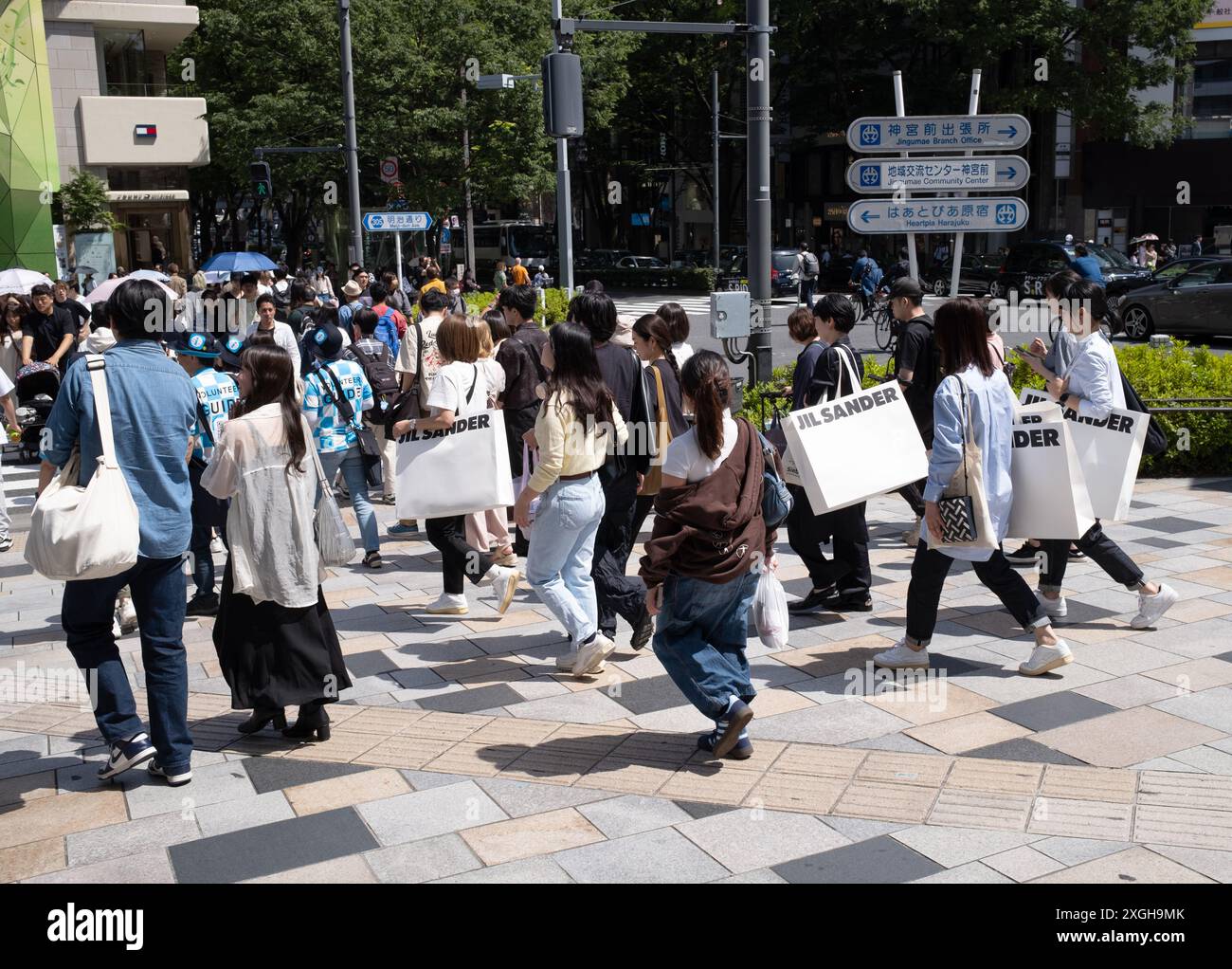 Shoppers in the Harajuku District of Tokyo Japan Stock Photo - Alamy
