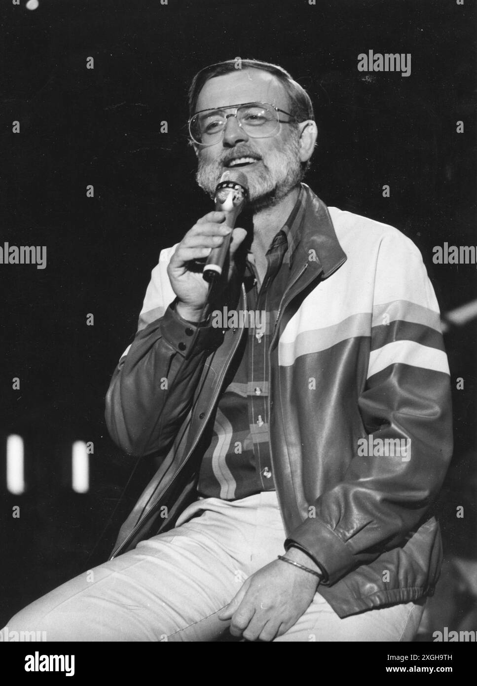 Whittaker, Roger, * 22.3.1936, British singer and musician, stage ...