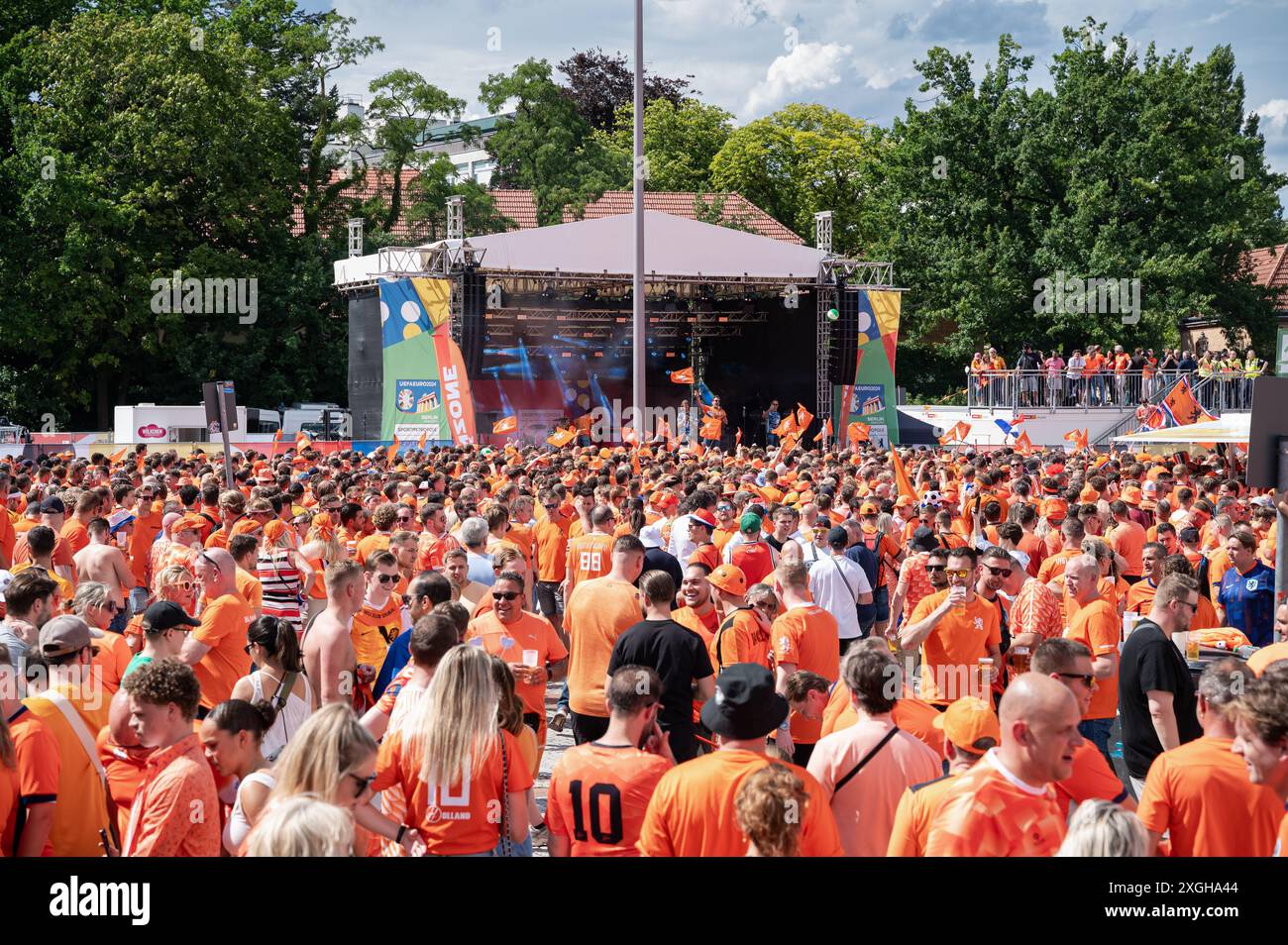 06.07.2024, Berlin, Germany, Europe - Dutch football fans rejoice at a ...