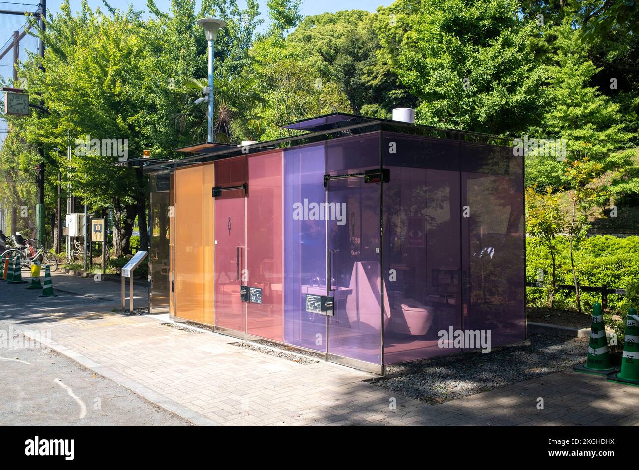 Public Toilet with Translucent Glass Walls by Shigeru Banin Yoyogi ...