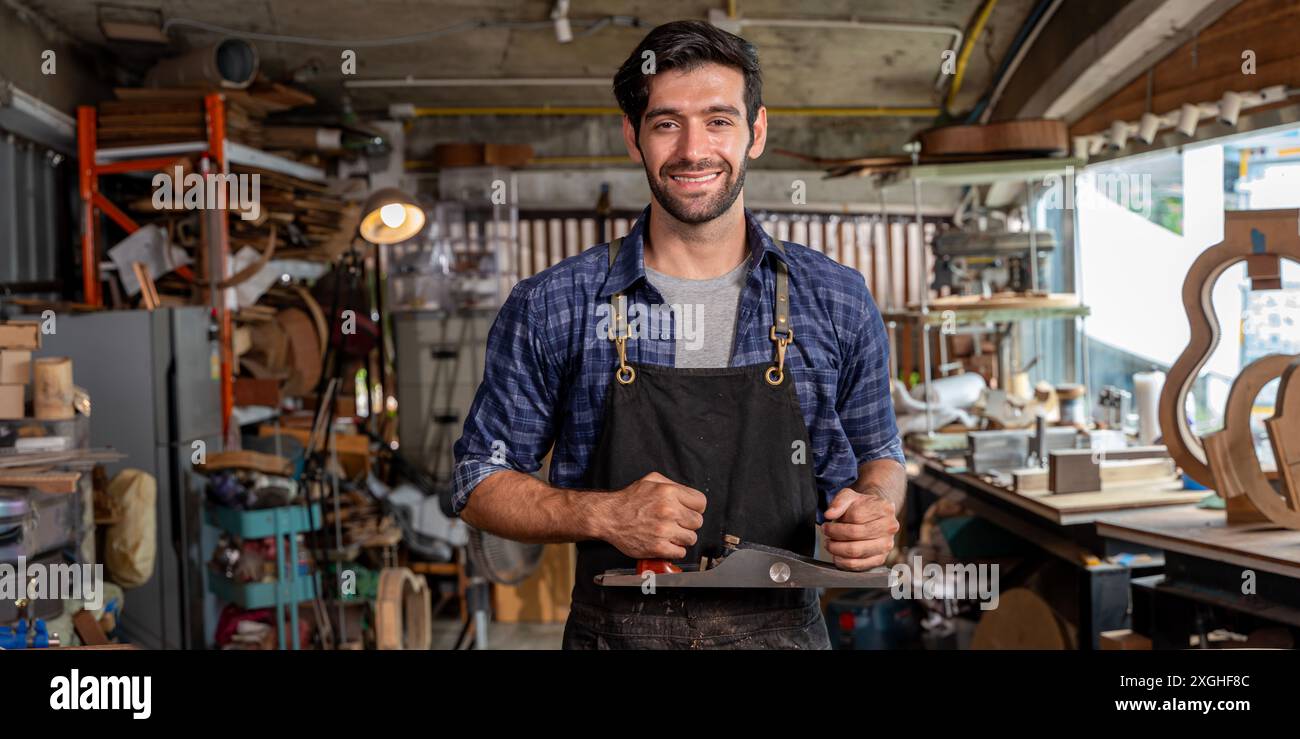 Guitar luthier's work shop hi-res stock photography and images - Alamy