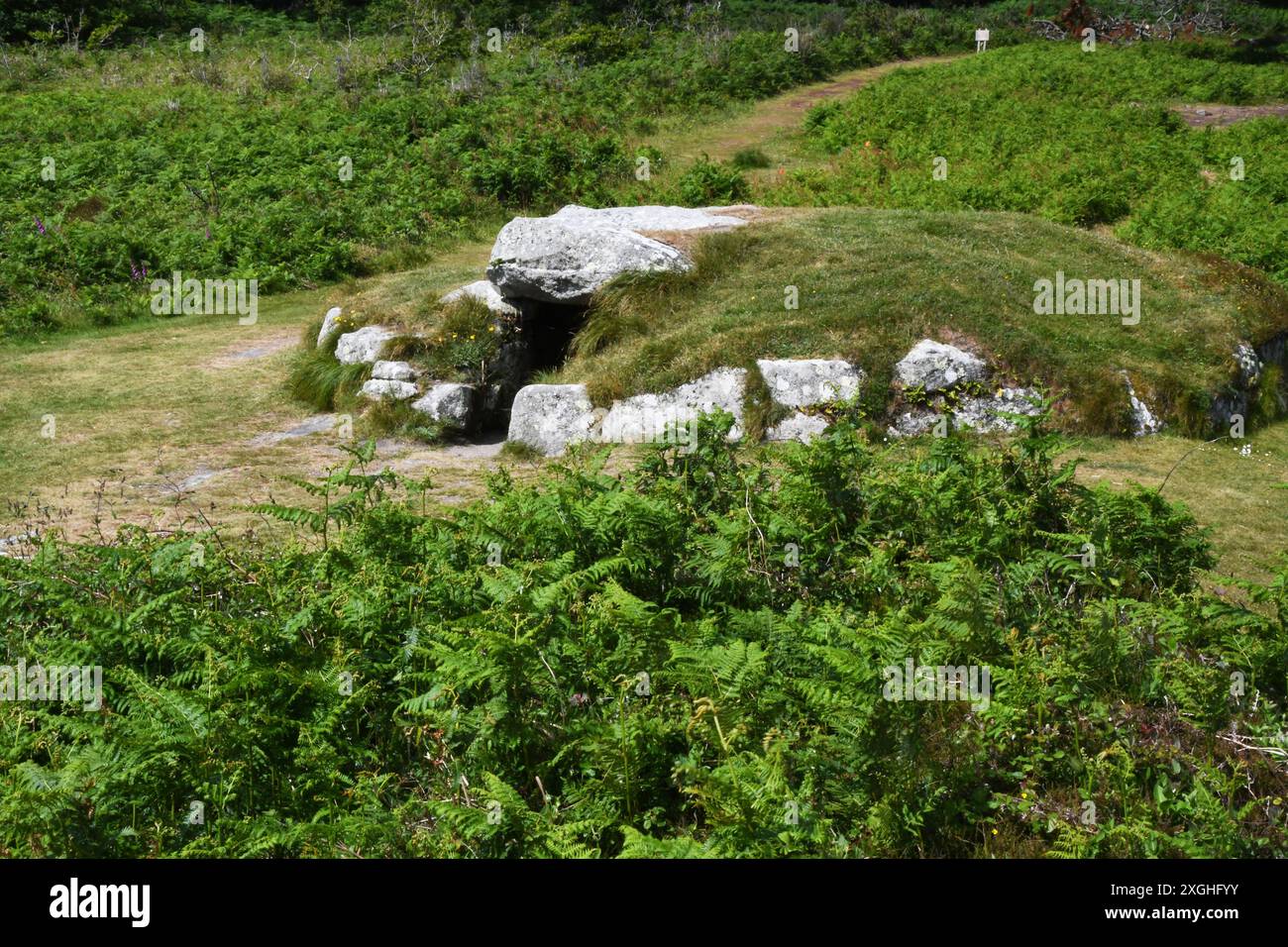 Upper Innisidgen Bronze Age Burial Chamber or Entrance Grave, known ...