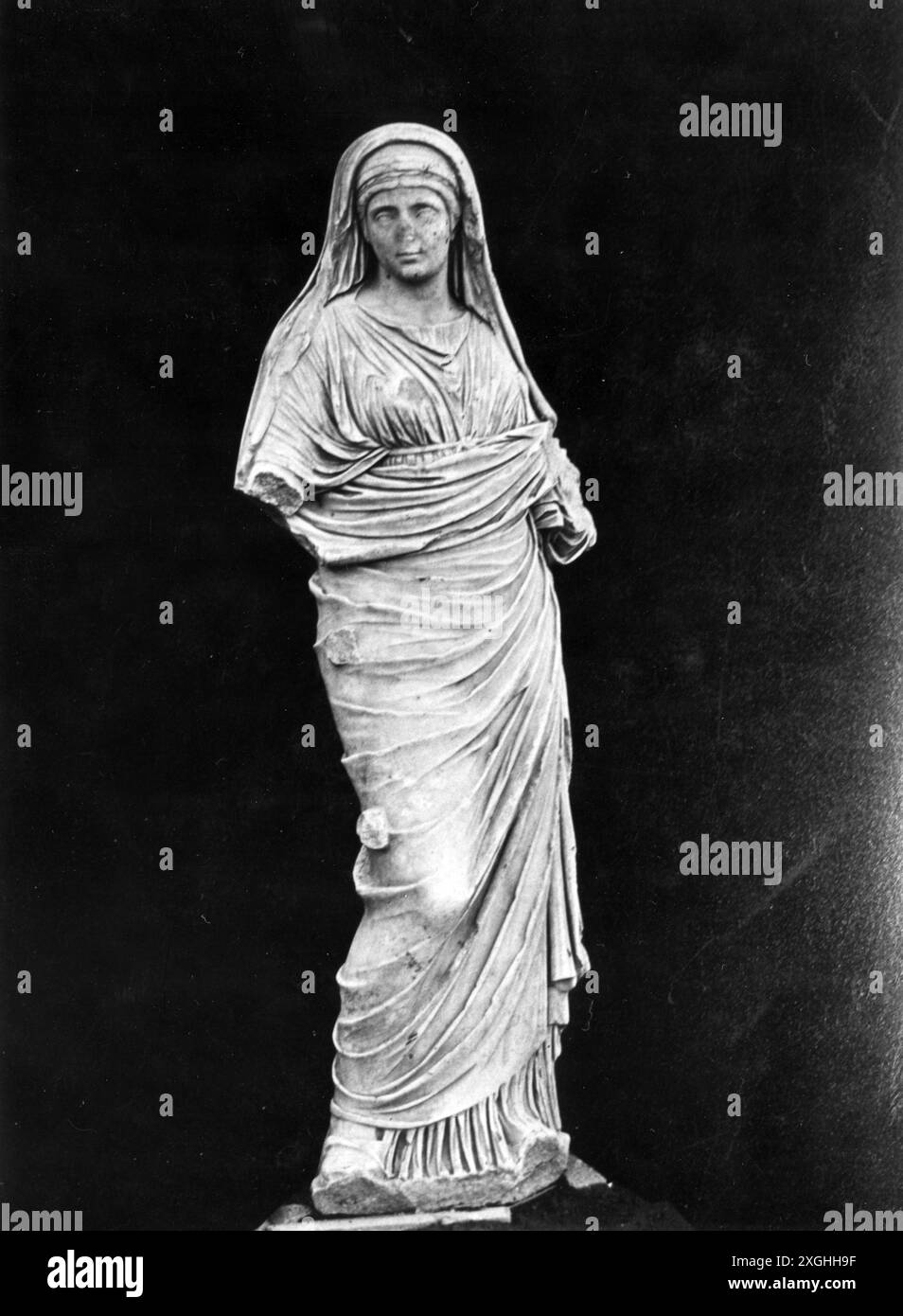 Ancient roman clothes hi-res stock photography and images - Alamy