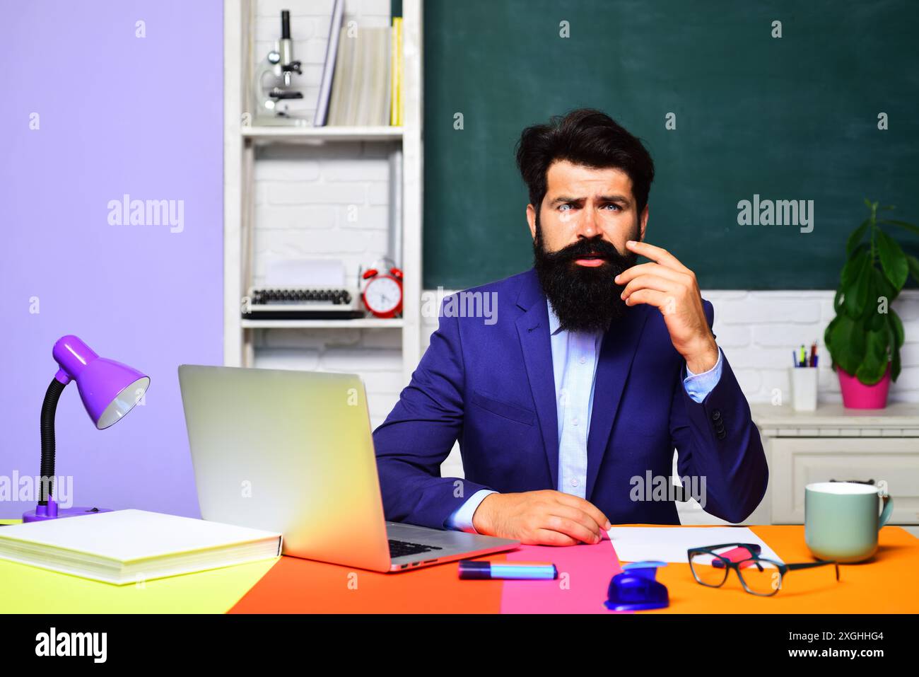 Student confused classroom hi-res stock photography and images - Alamy