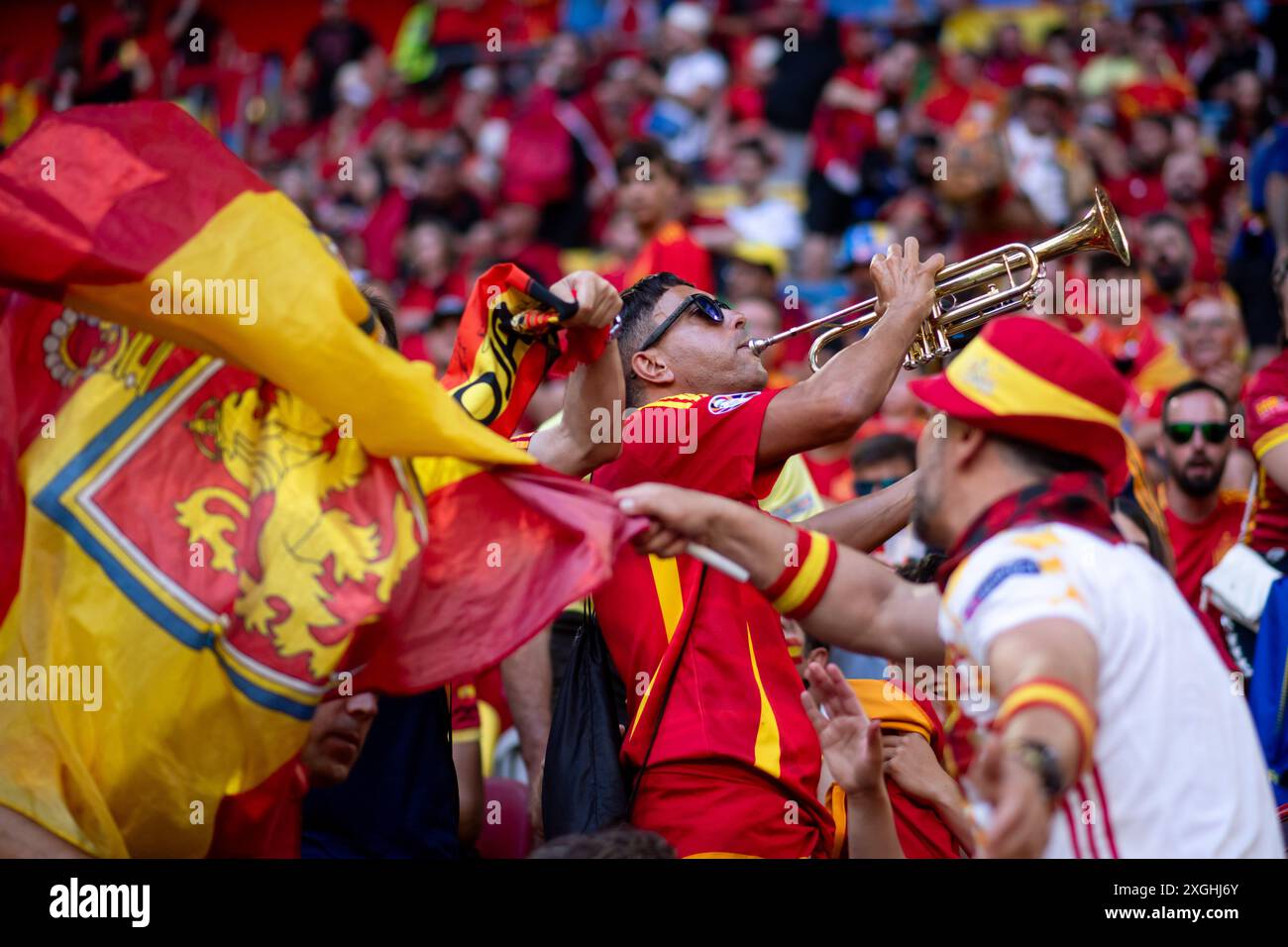 Fan von Spanien mit Trompete, GER, Albania (ALB) vs Spain (ESP ...