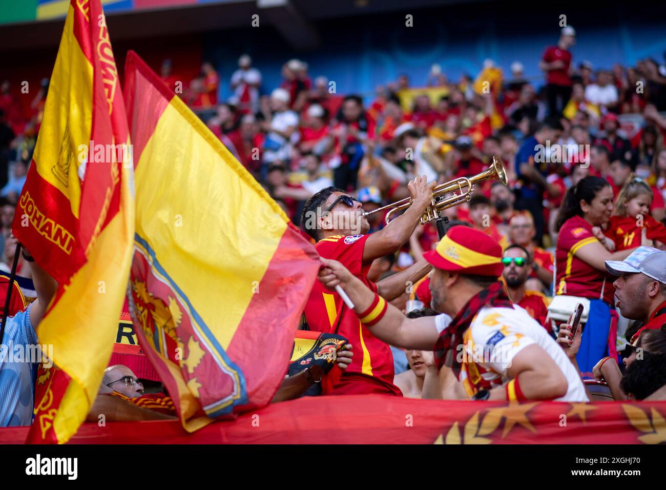Fan von Spanien mit Trompete, GER, Albania (ALB) vs Spain (ESP ...