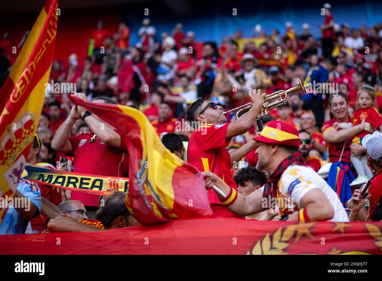 Fan von Spanien mit Trompete, GER, Albania (ALB) vs Spain (ESP ...