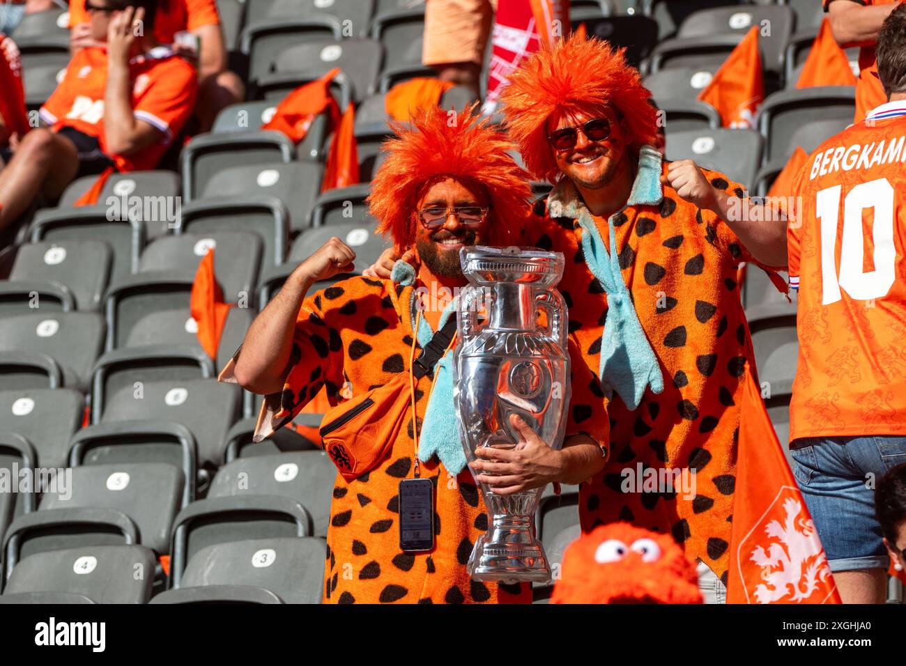 Fans der Niederlande mit EM Pokal, GER, Netherlands (NED) vs Austria ...