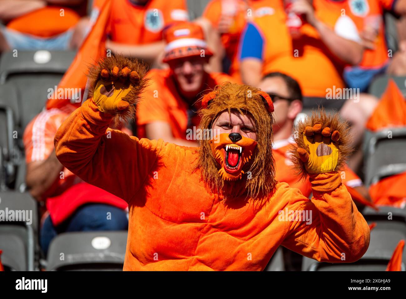 Fan der Niederlande mit Loewen Kostuem, GER, Netherlands (NED) vs ...