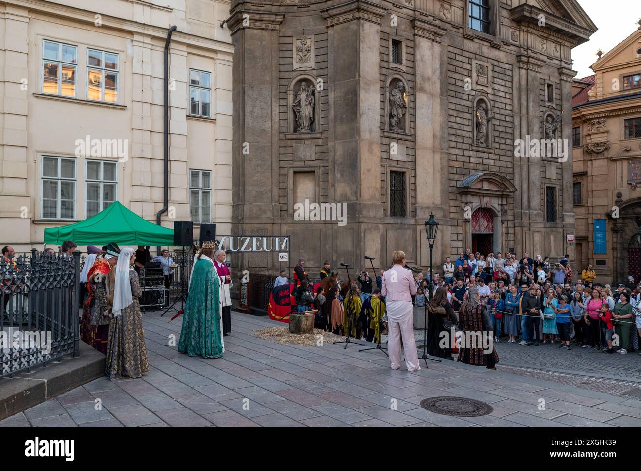 Sunrise parade medieval historic reenactment to commemorate 667th ...