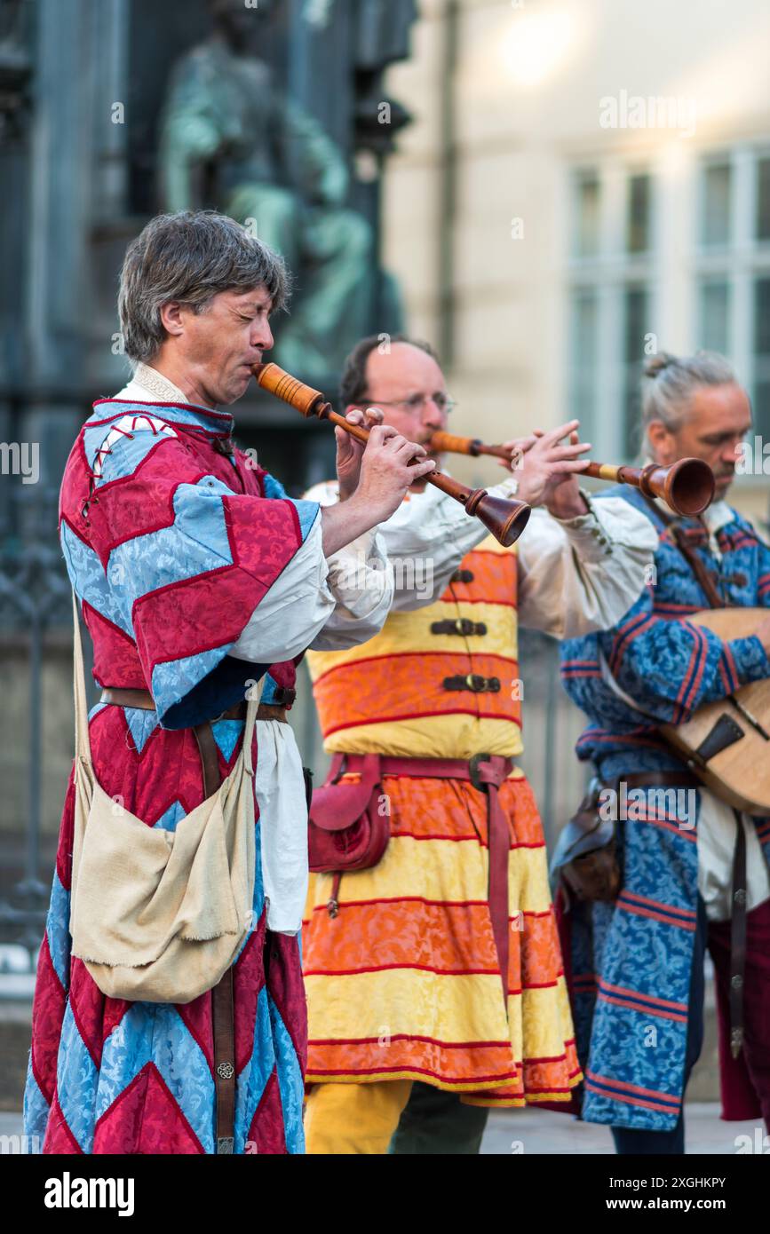 Sunrise parade medieval historic reenactment to commemorate 667th ...