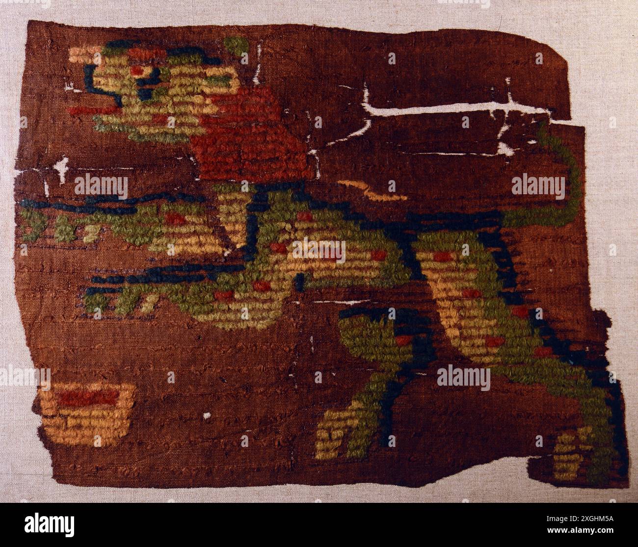 fine arts, Egypt, trimming with lion, wool on linen, knitted, 5th / 6th ...