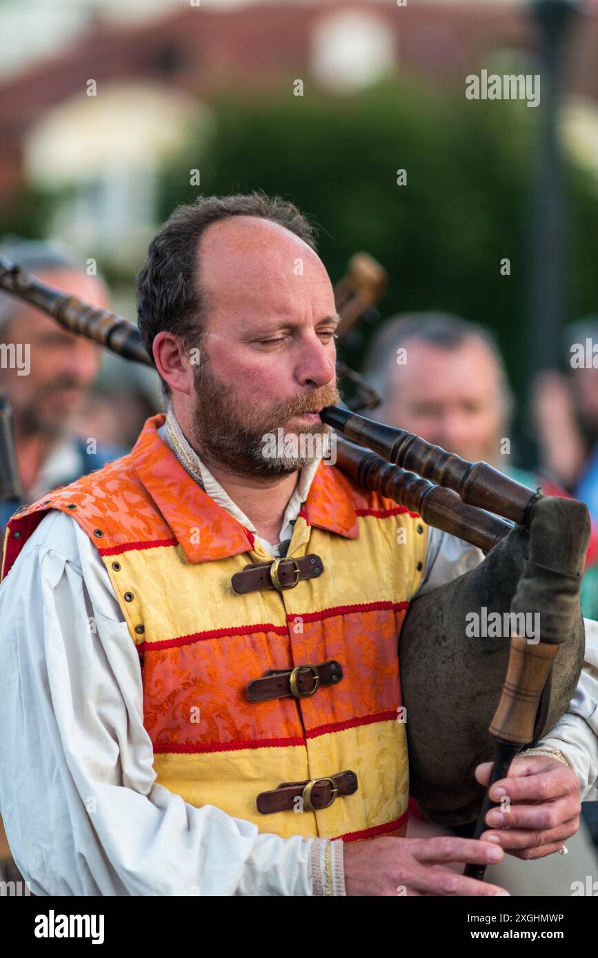 Sunrise parade medieval historic reenactment to commemorate 667th ...