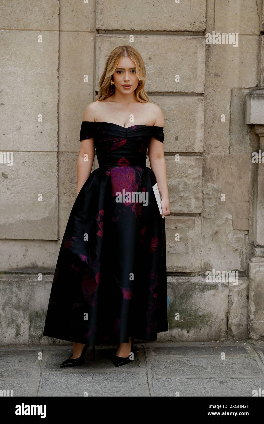 Street style, Maria Braz arriving at Zuhair Murad Fall Winter 2024-2025 ...