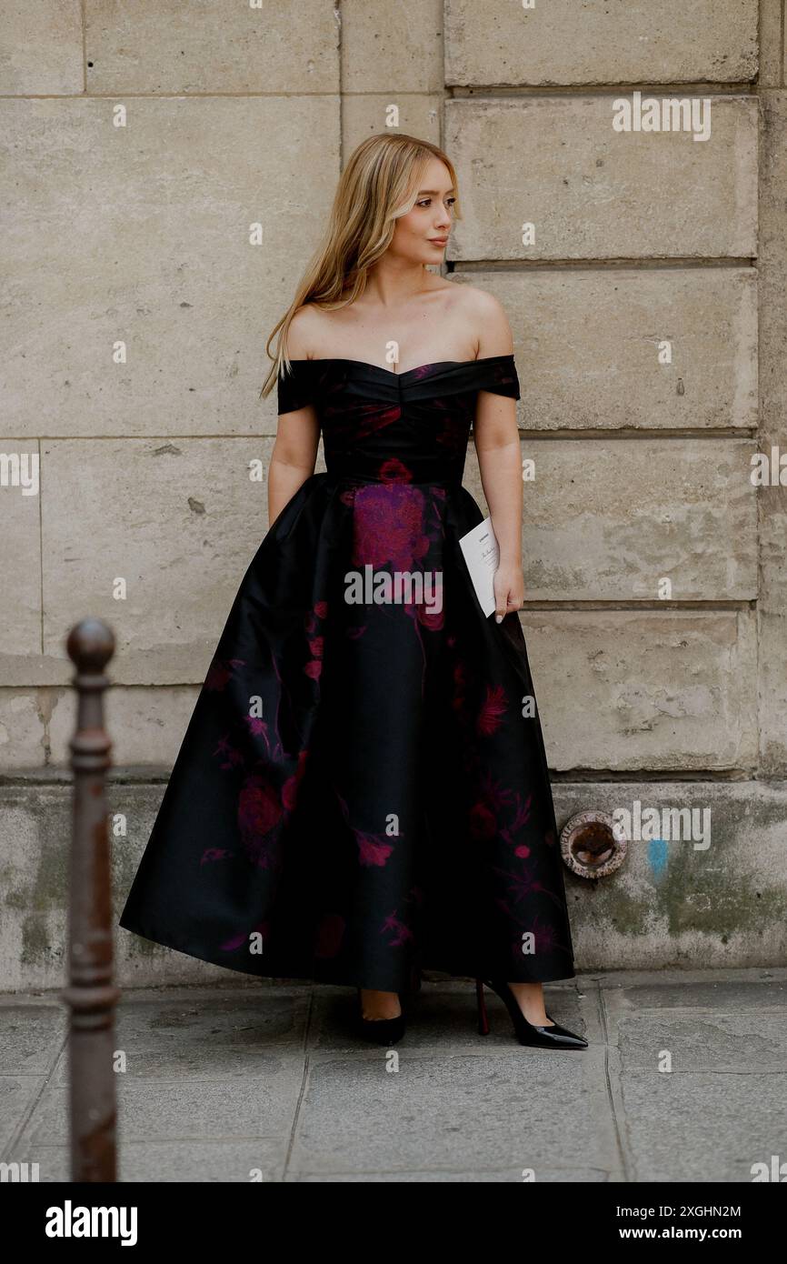 Street style, Maria Braz arriving at Zuhair Murad Fall Winter 2024-2025 ...