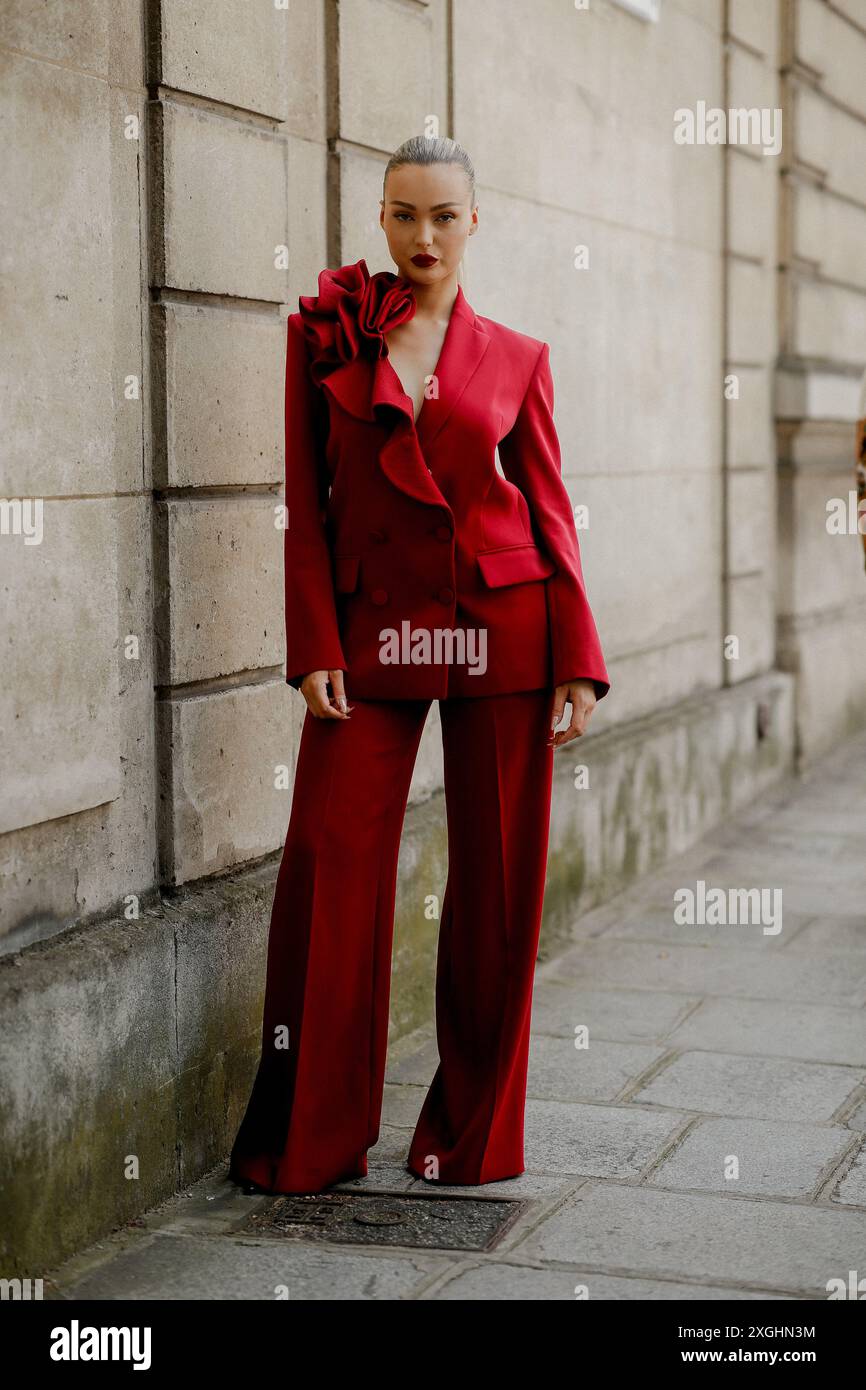 Street style, Romane Innc arriving at Zuhair Murad Fall Winter 2024 ...