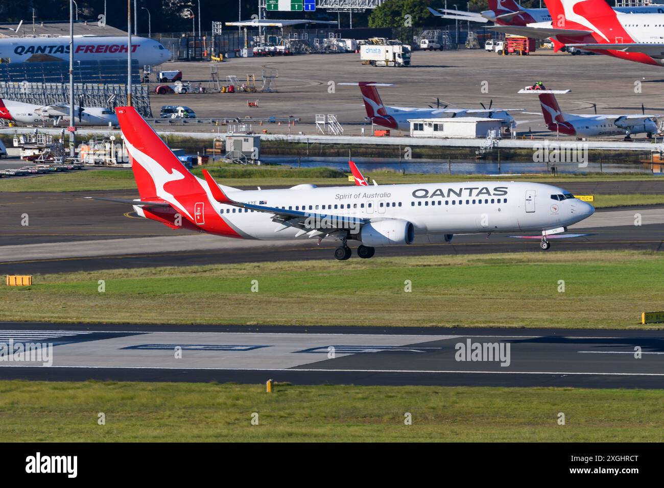 Qantas boeing 737 aircraft hi-res stock photography and images - Alamy