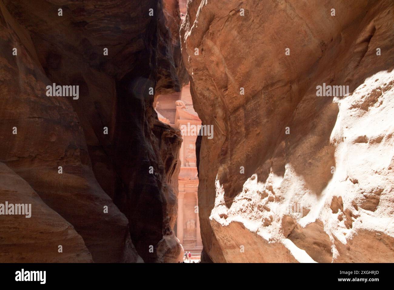 The Siq, entrance to the Treasury, Petra, Jordan Stock Photo - Alamy