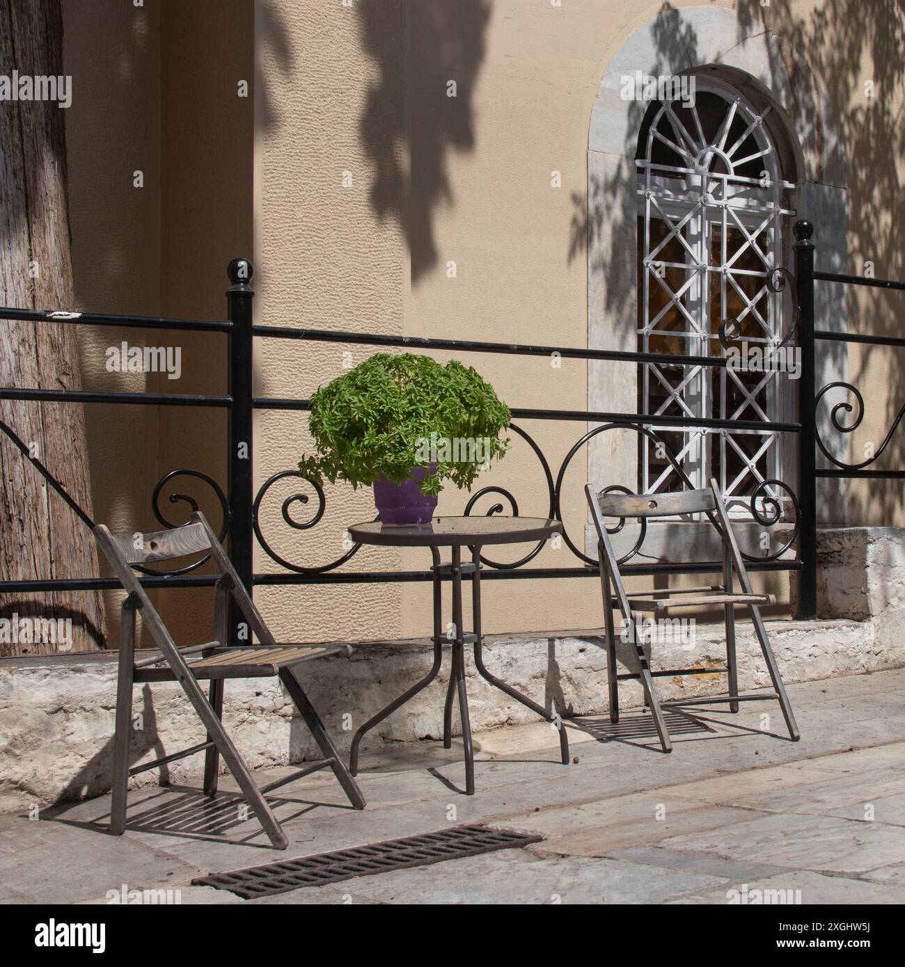 Two old metal chairs table hi-res stock photography and images - Alamy