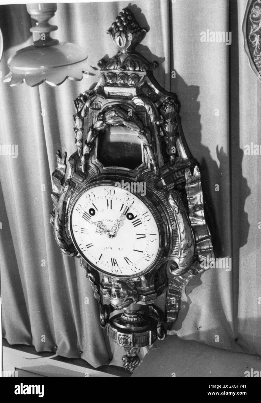 Louis xvi clock dials hi-res stock photography and images - Alamy