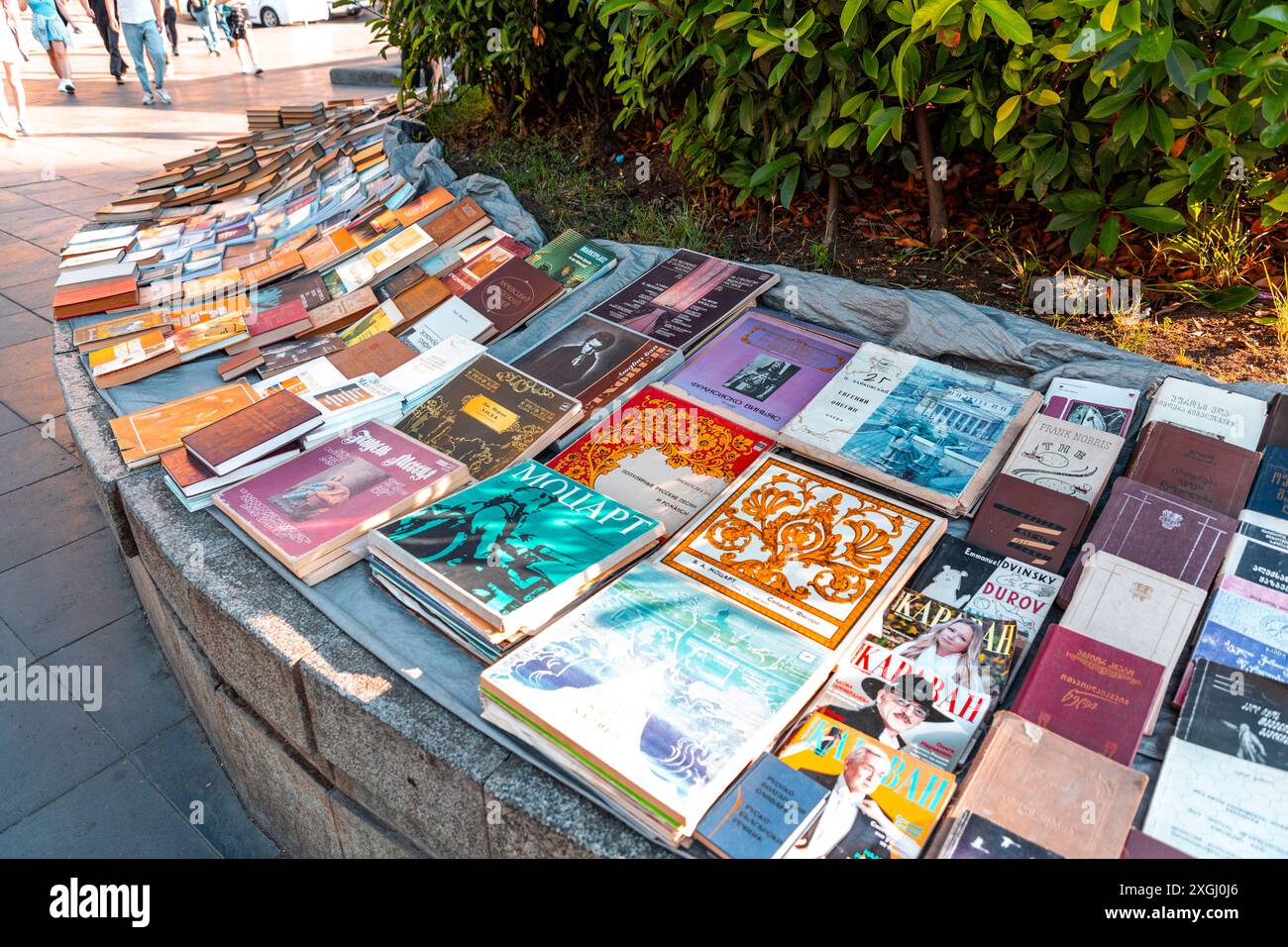 Encyclopedia salesman hi-res stock photography and images - Alamy