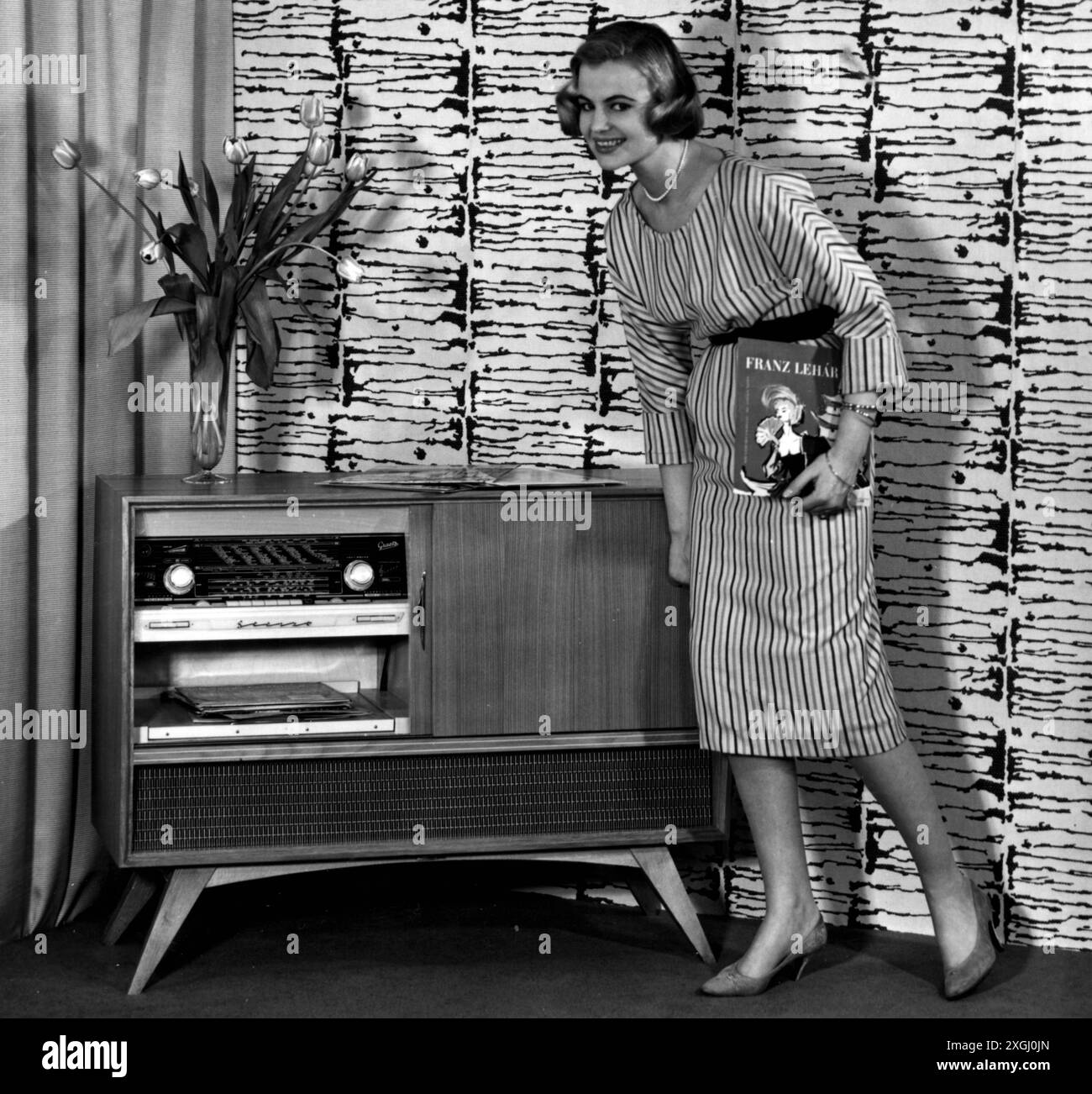 Radio set Black and White Stock Photos & Images - Alamy