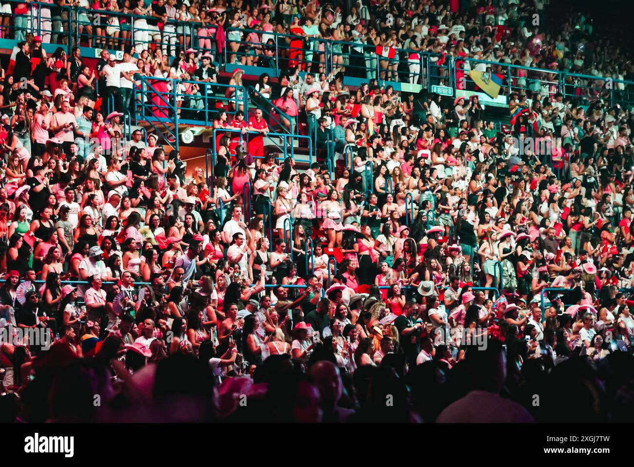 Manana sera bonito live karol g hi-res stock photography and images - Alamy