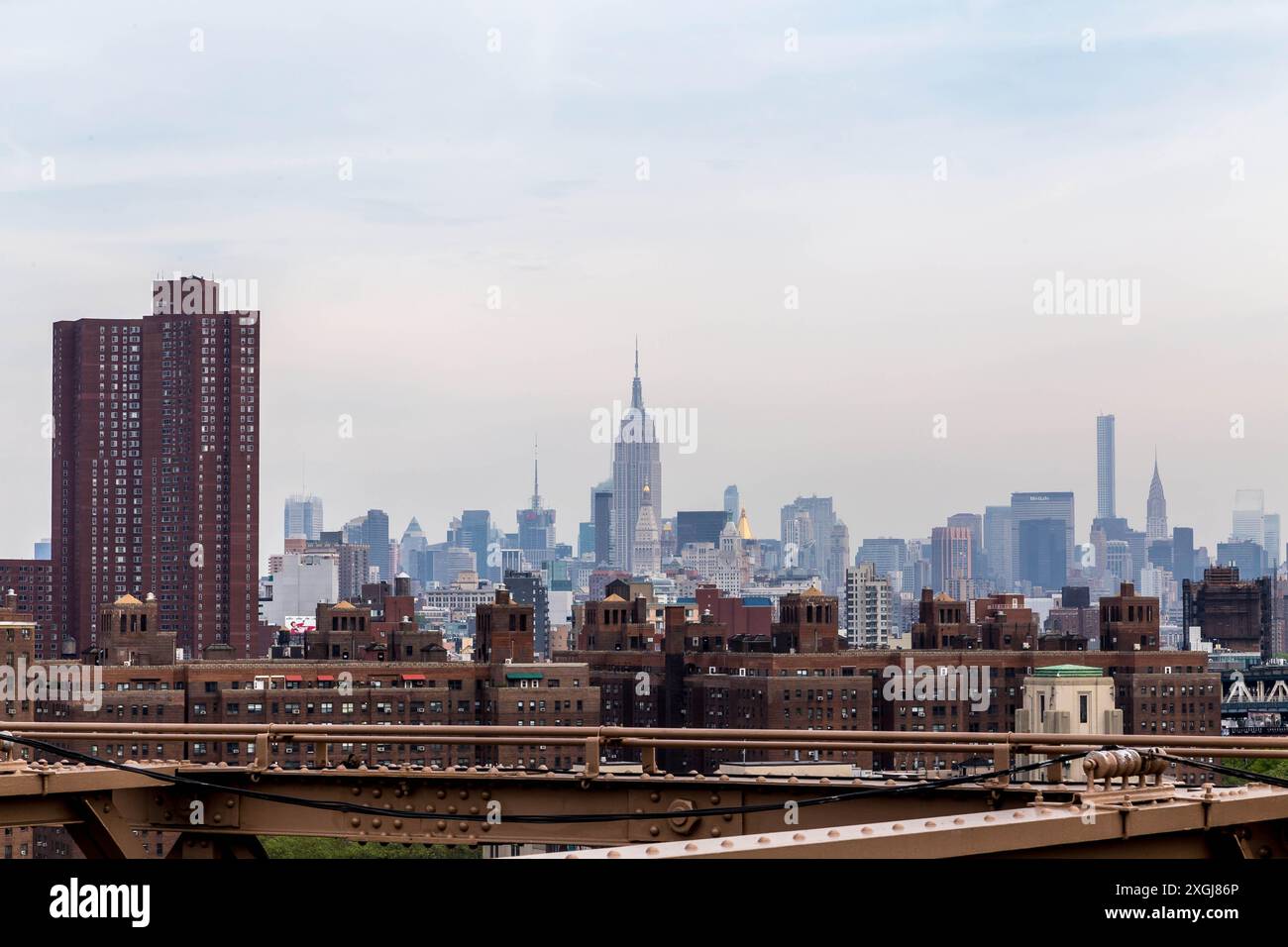 Empire state building from brooklyn bridge hi-res stock photography and ...