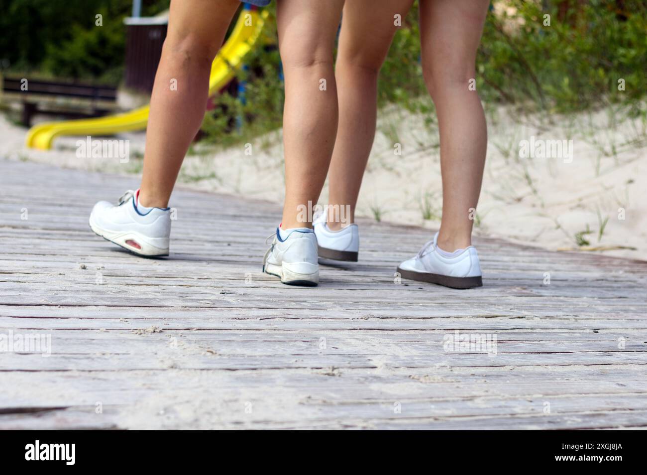 Along seashore female legs run hi-res stock photography and images - Alamy