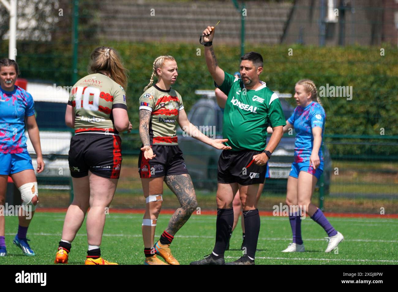 Referee showing a yellow card to female rugby player Stock Photo - Alamy