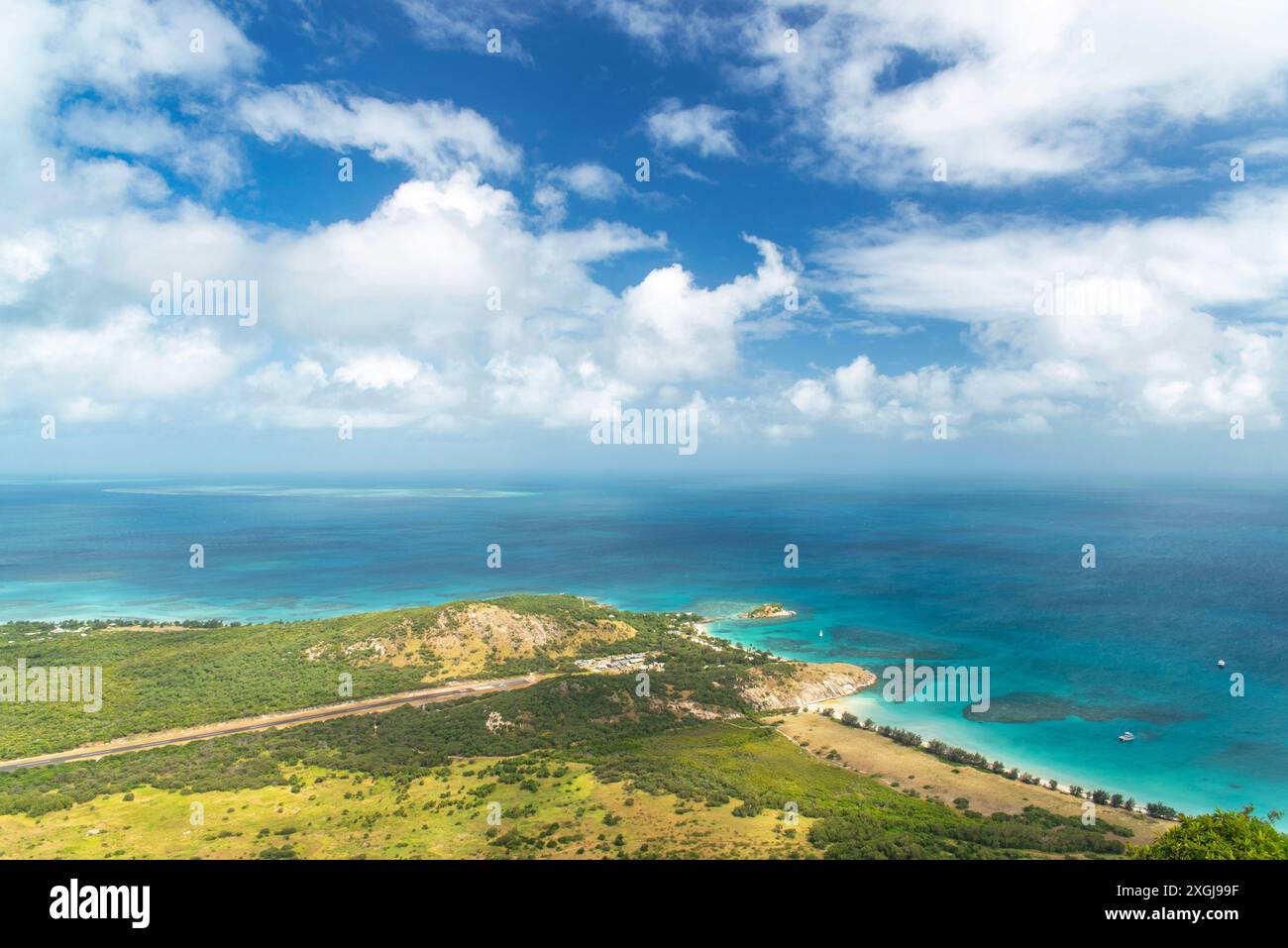 Spectacular aerial view of coral reefs from Cooks Look on Lizard Island ...